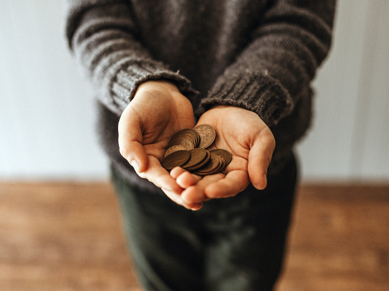 Greater generosity linked to deeper faith in God, UK study finds - Christian Daily International